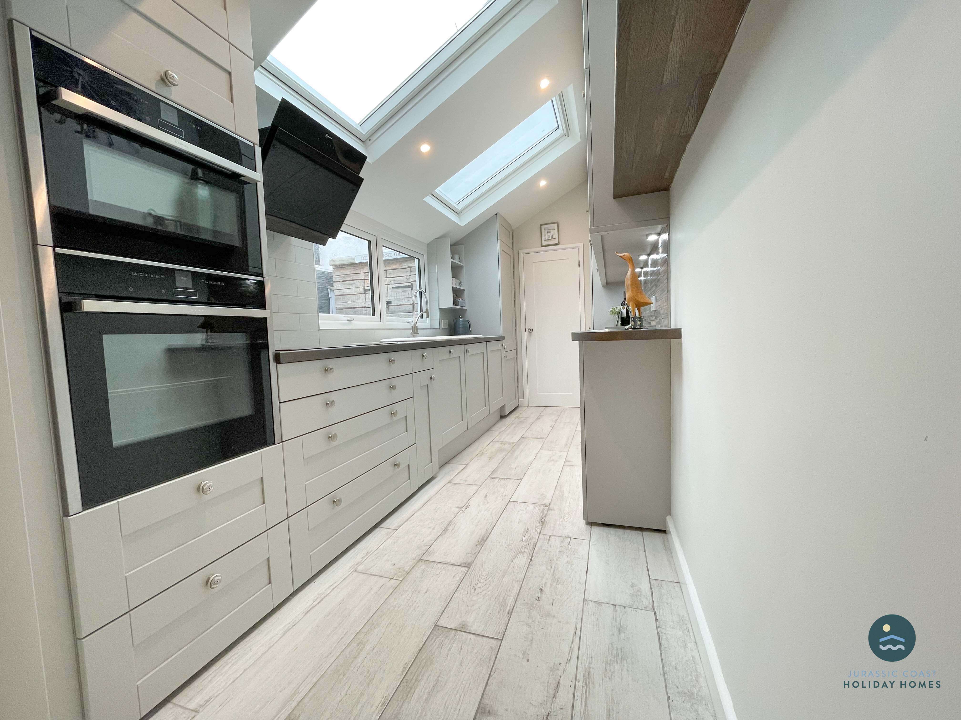 Cobb Cottage | Harbour Cottage With Permit Parking